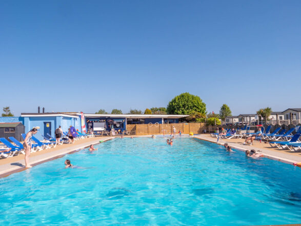 Cove Outdoor Pool | Things To Do - Beverley Holidays
