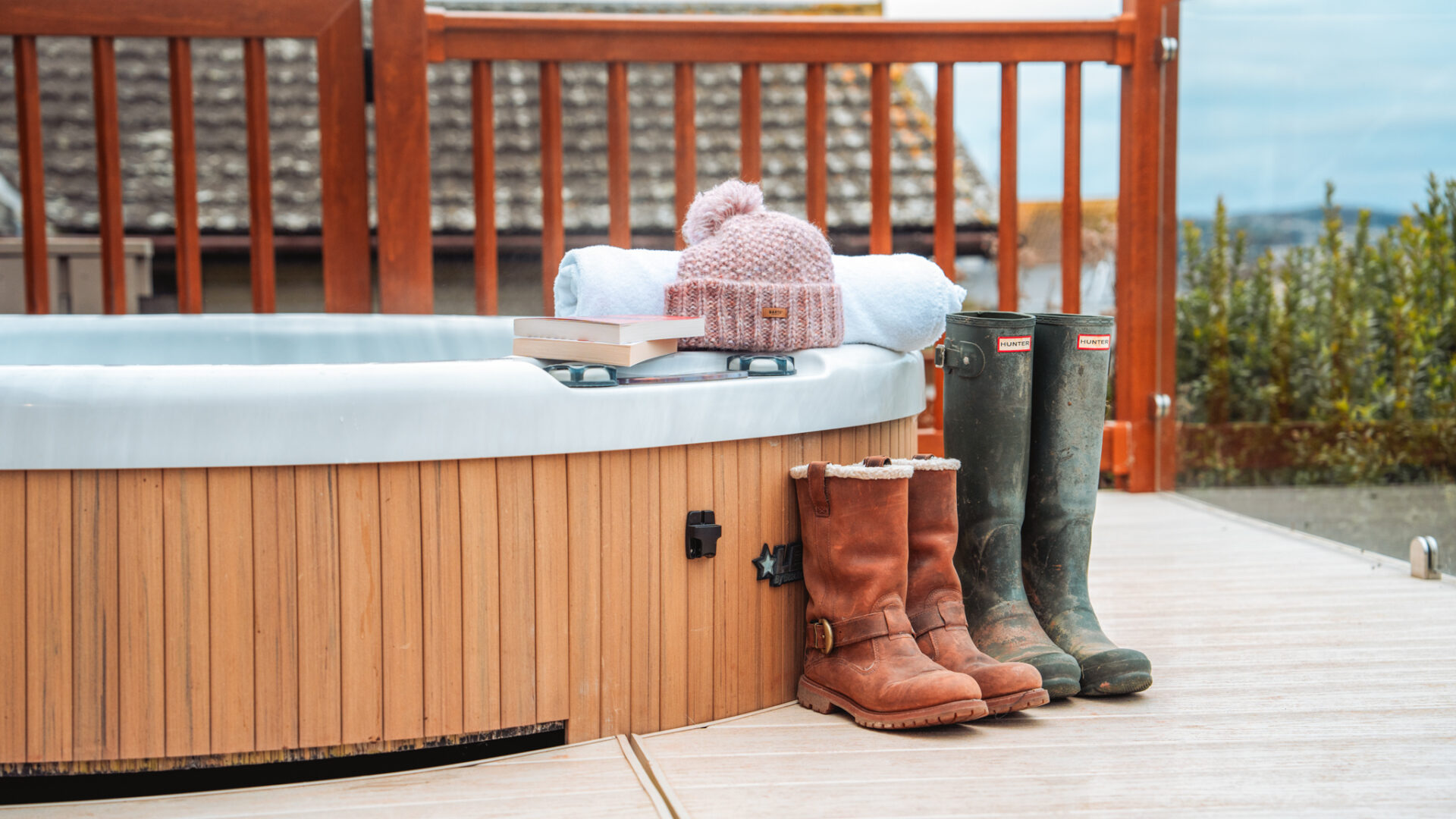 Winter Hot Tub Lodges & Caravans - Beverley Holidays
