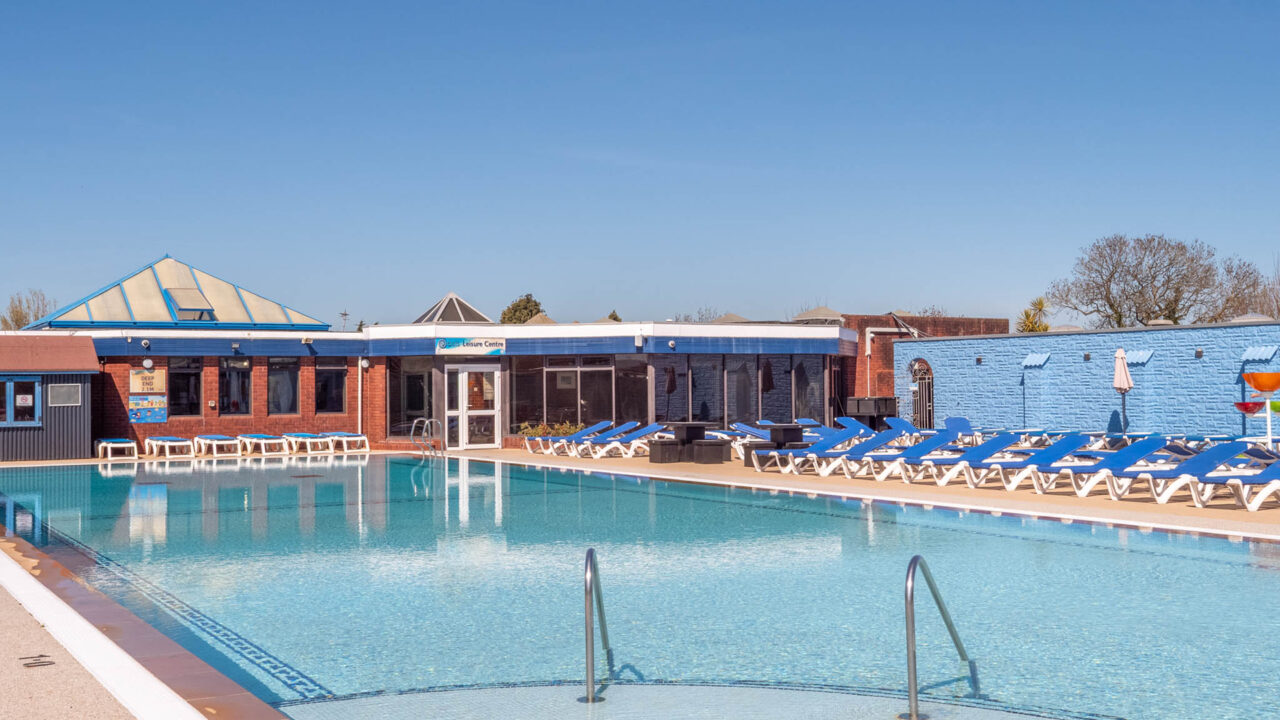 Lagoon Outdoor Pool | Things To Do - Beverley Holidays